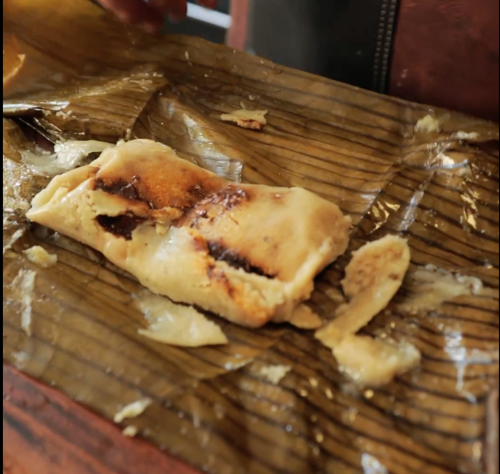 Tamal de Pollo con Mole - Tago Food